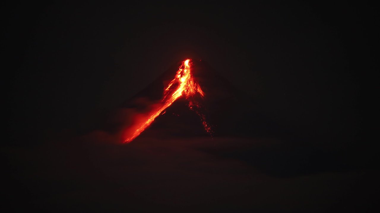 Timelapse: Philippines' Mayon volcano spews lava | AFP - YouTube