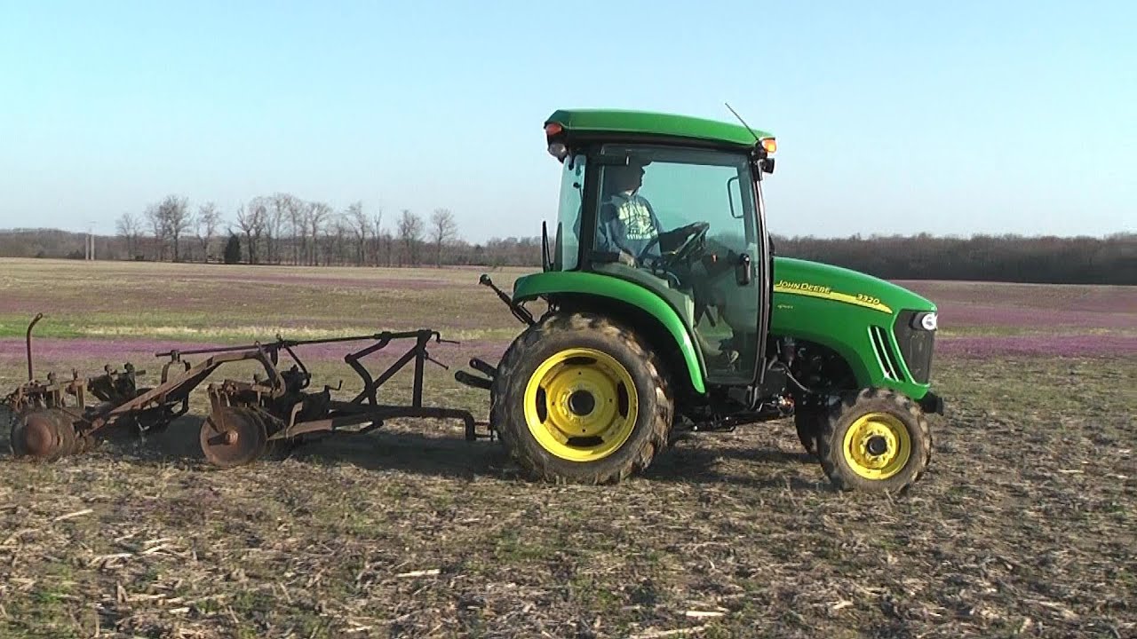 #51 John Deere 3320 3033R Disking with Antique Disk - YouTube