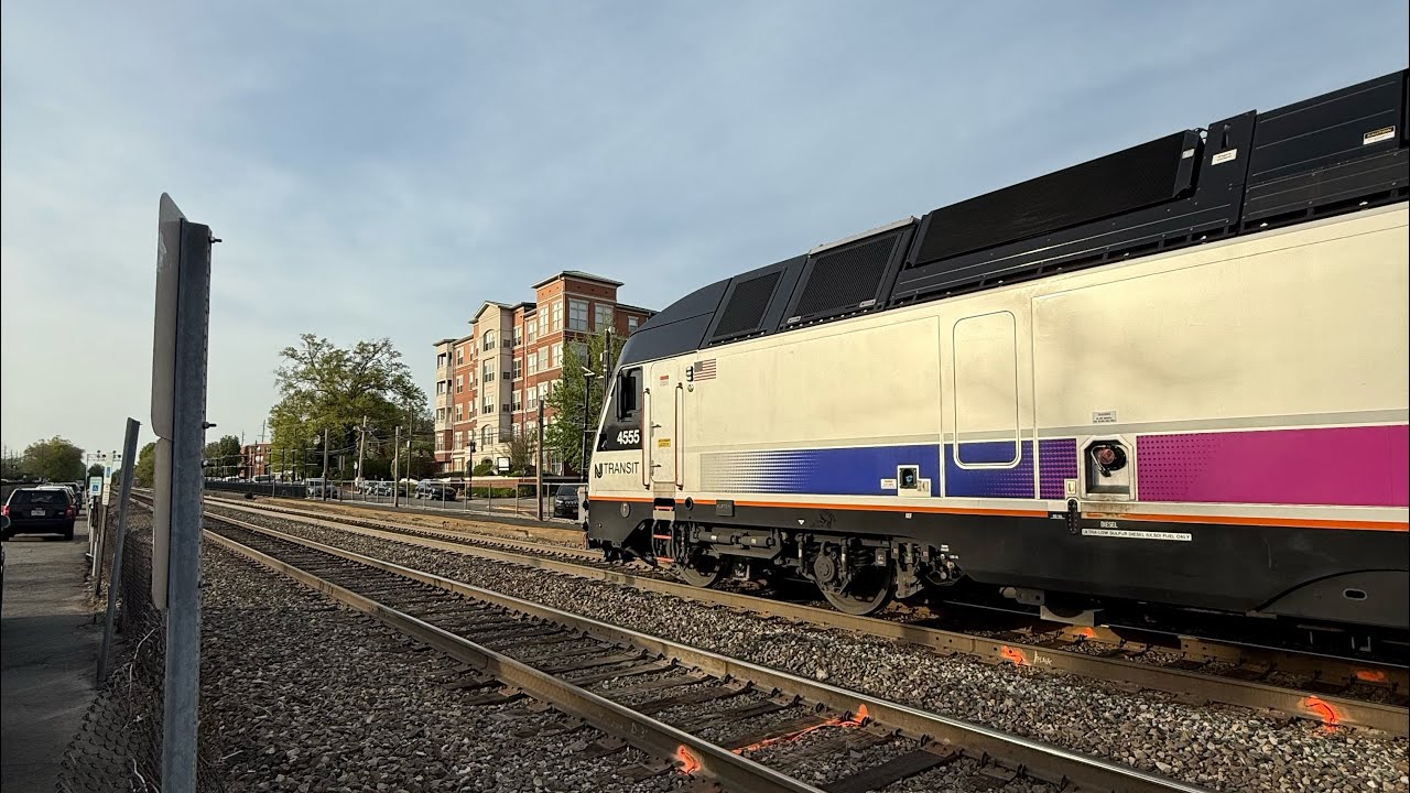 [4K/HDR]: NJ Transit ALP-45A 4555 leads train 1271 (4/29/25) - YouTube