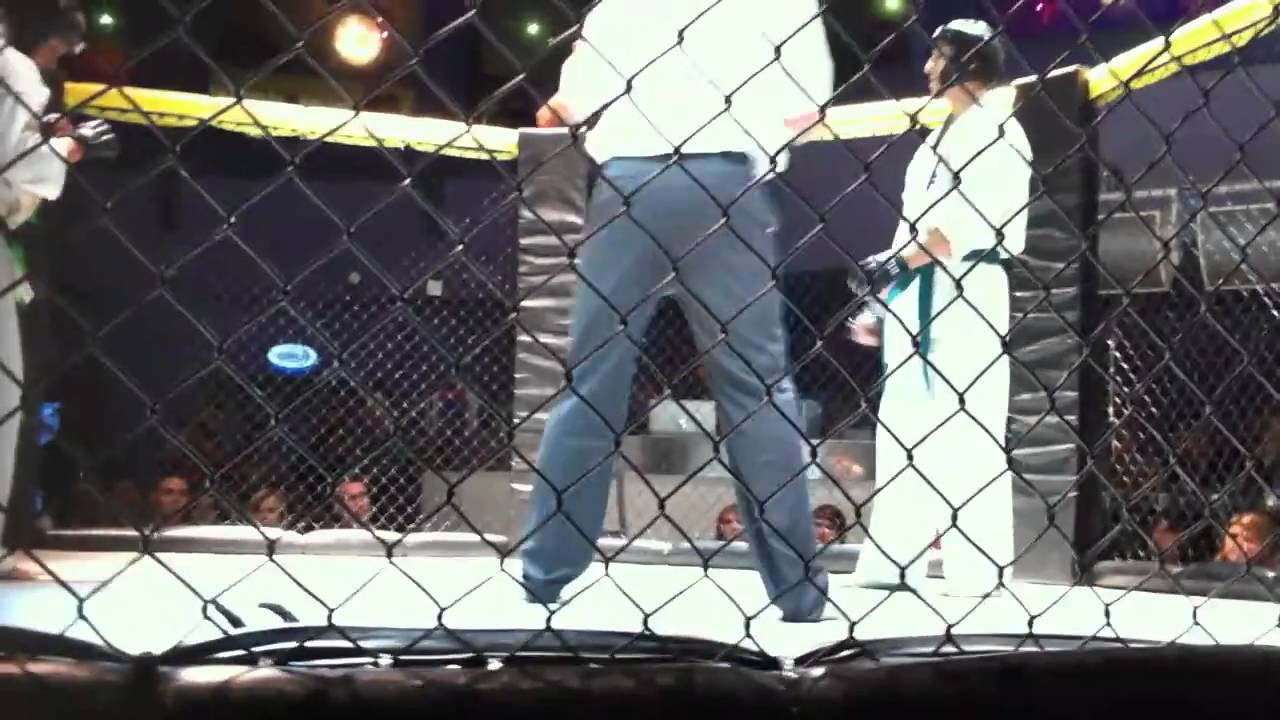Mo from KSK Sutton first cage fight part 3. - YouTube