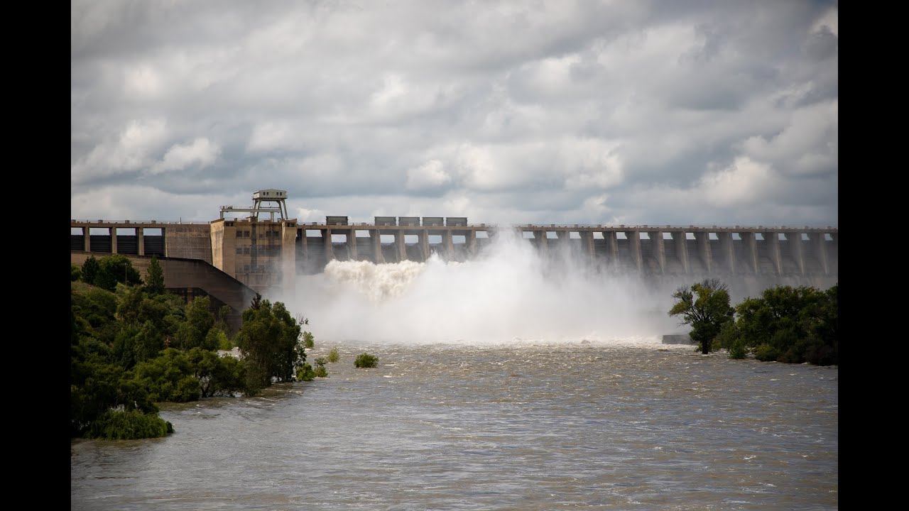 Lots of water!! Vaal dam wall and sluice gate. Vaal river flooding ...