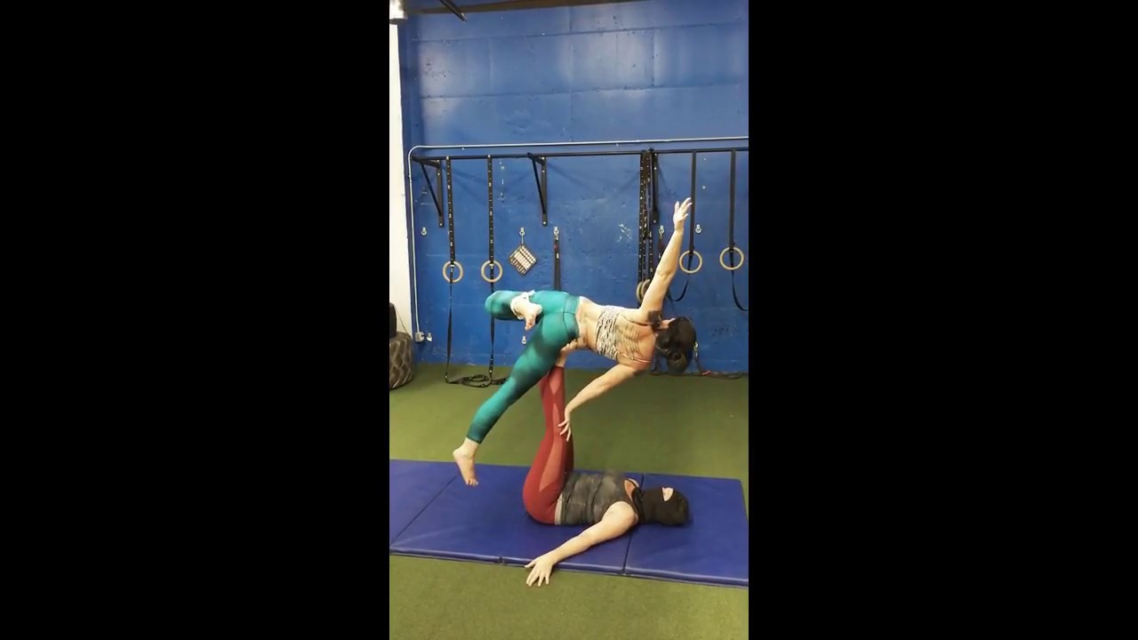 Acro Shibari Flow: Futomomo Flight - YouTube