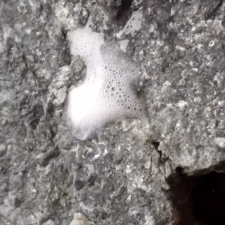 HCl reaction with calcite (limestone) - YouTube