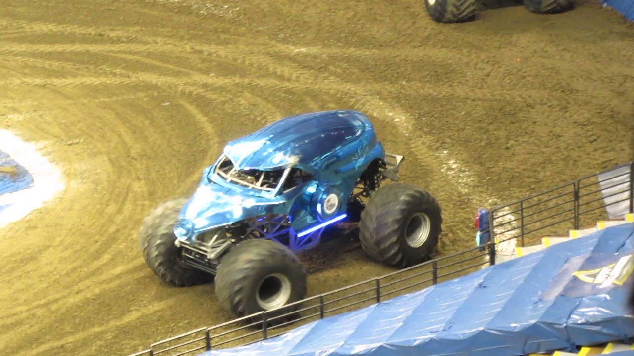 MONSTER JAM 2016 AT SLEEP TRAIN ARENA SAC, CA - YouTube