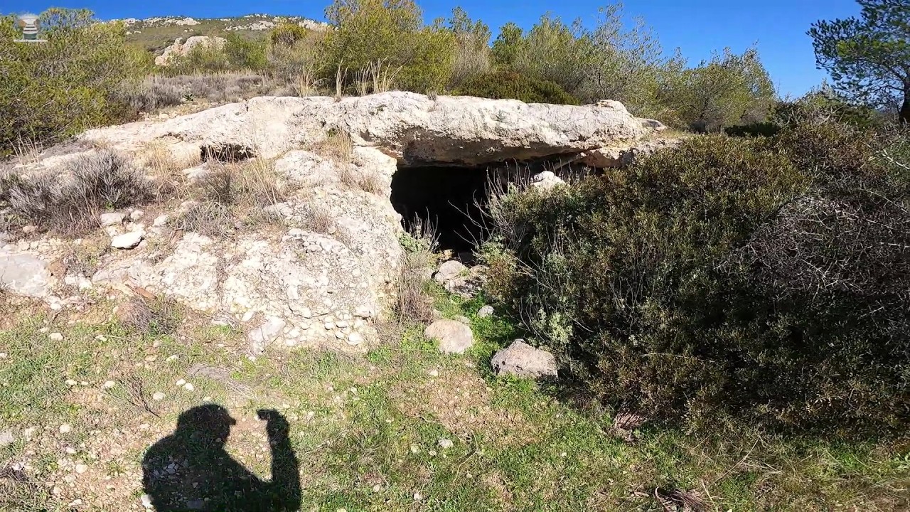 Βρήκα τη σπηλιά που κρύφτηκε ο σιδηροδρομικός το 1941, την ώρα του ...