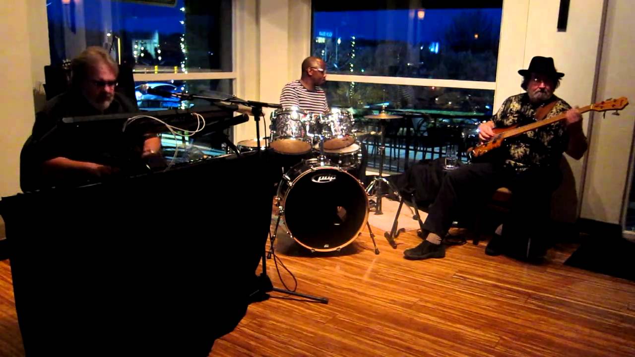 Max Groove Live at WestChase Grille - YouTube