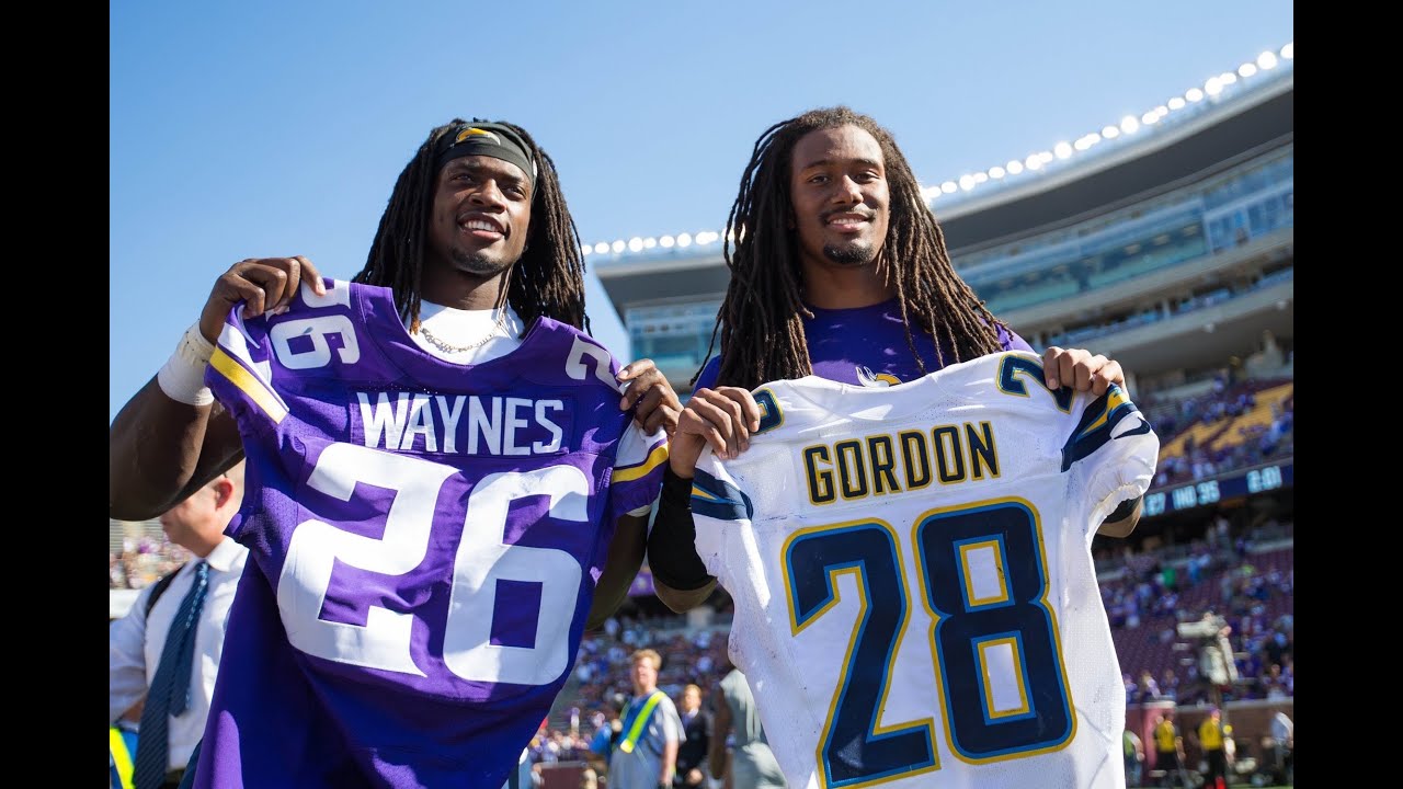 Vikings conquer Chargers to win first game at US Bank Stadium - YouTube