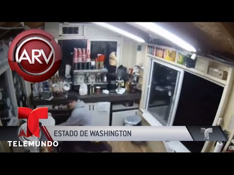 Hombre trata de abusar de barista en bikini | Al Rojo Vivo | Telemundo