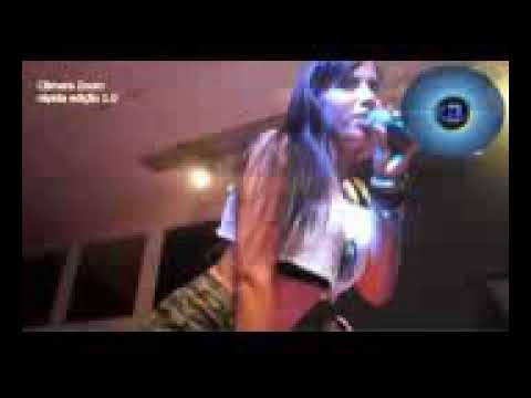 Anitta moviendose muy sexi