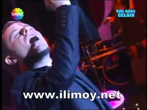 Emre Aydın-Sensiz İstanbula Düşmanım canlı performans biri bana gelsin