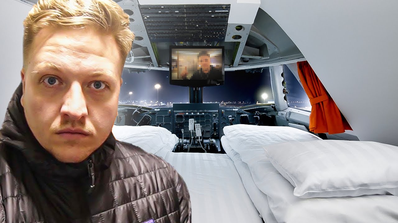 Overnight in a 747 Airplane Cockpit - YouTube