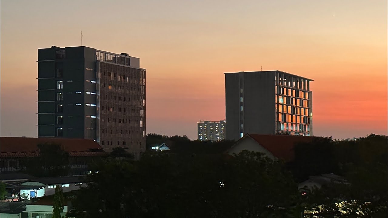 Keliling Kampus ITS (Institut Teknologi Sepuluh Nopember) di Surabaya ...