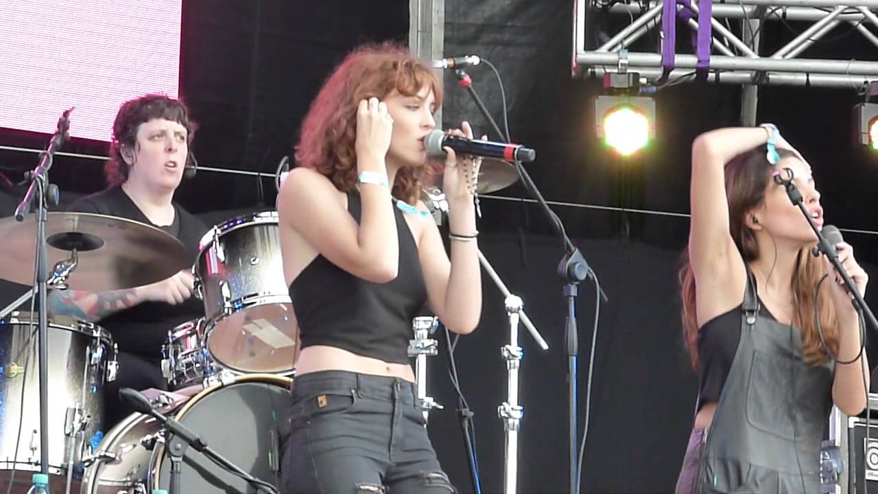 Victoria Bernardi con Meteoros - Decirnos La Verdad (cover) - YouTube