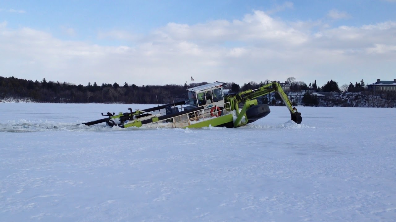 Ice breaking on Ottawa River - YouTube