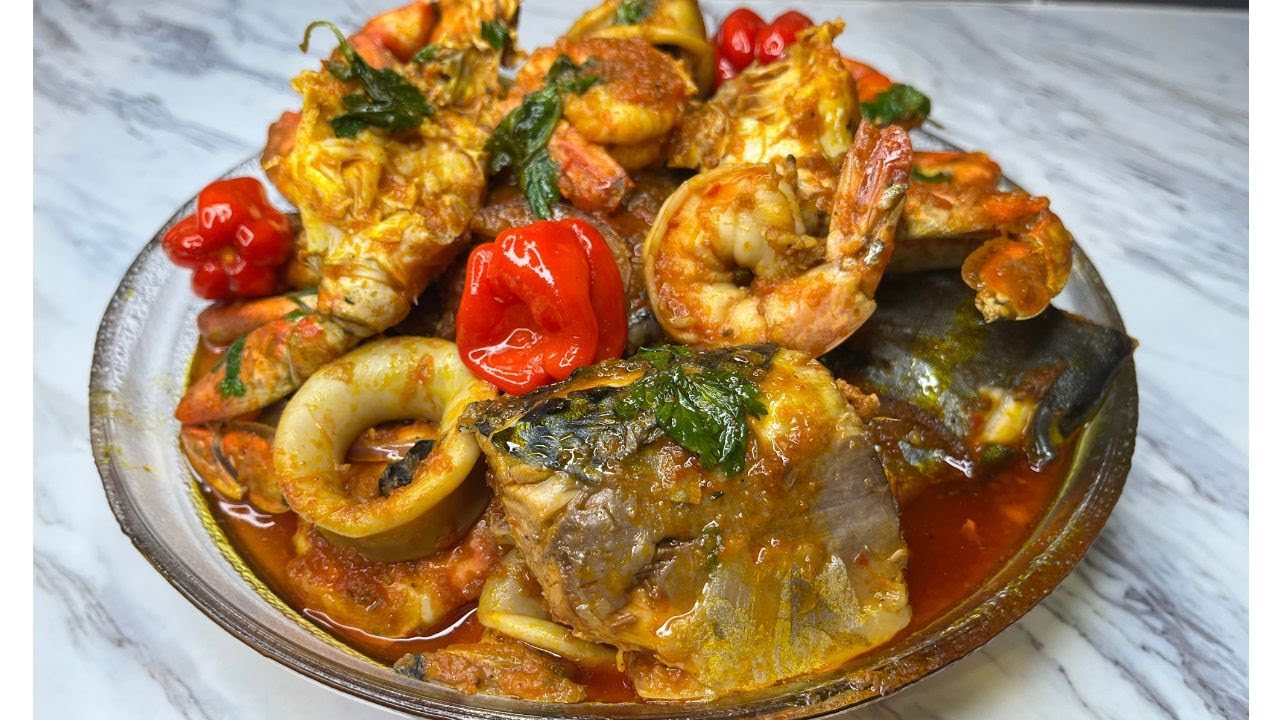 HOW TO MAKE THE AUTHENTIC GHANA FANTE FANTE FISHERMAN'S STEW - YouTube