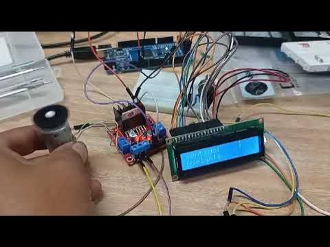 Adelante y Atrás - Movimientos indicados en pantalla LCD - Práctica con Arduino - YouTube