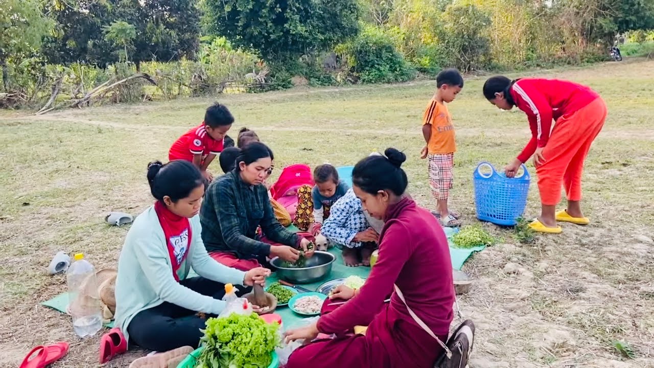Sadao Salad With Pork And Vermicelli Noodles - YouTube