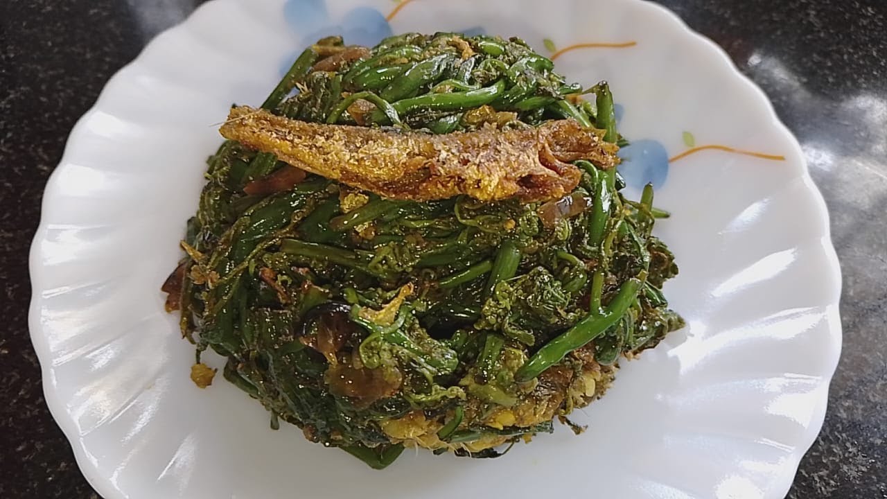 Recipe of Fiddle Head Fern (Dhekia Xaak) with Fish - YouTube