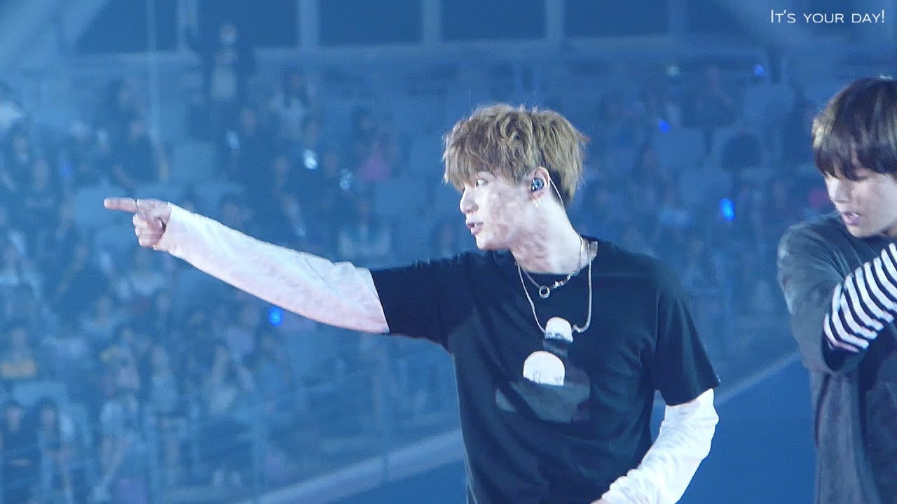 160907 힘찬함성 불타오르네(FIRE) SUGA - YouTube