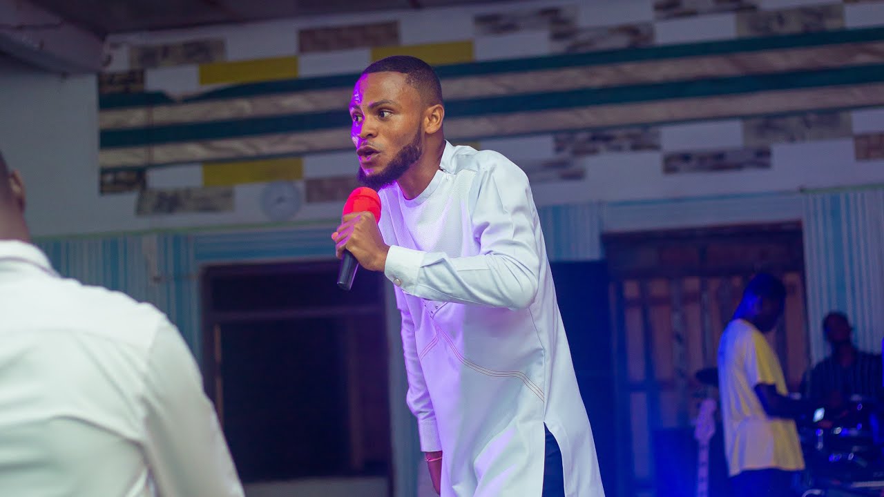 Elvis Elorm powerfully ministers Esther Smith’s Nyame Aguanma @Elvis ...