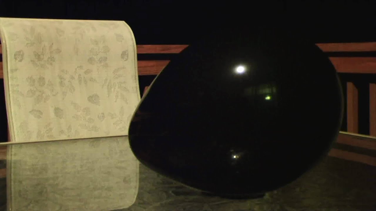 Extreme 60mW Green Laser popping a Black Balloon 【HD】 - YouTube