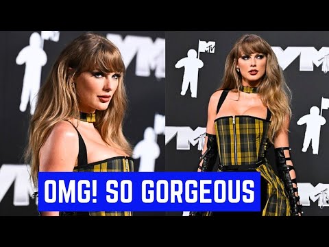 Taylor Swift Leaves CAMERAMEN SHOUTING on the VMAs RED Carpet 2024 ...