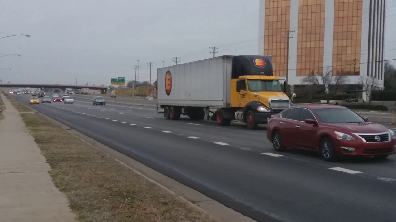 Estes Express Freightliner Columbia 120 - YouTube