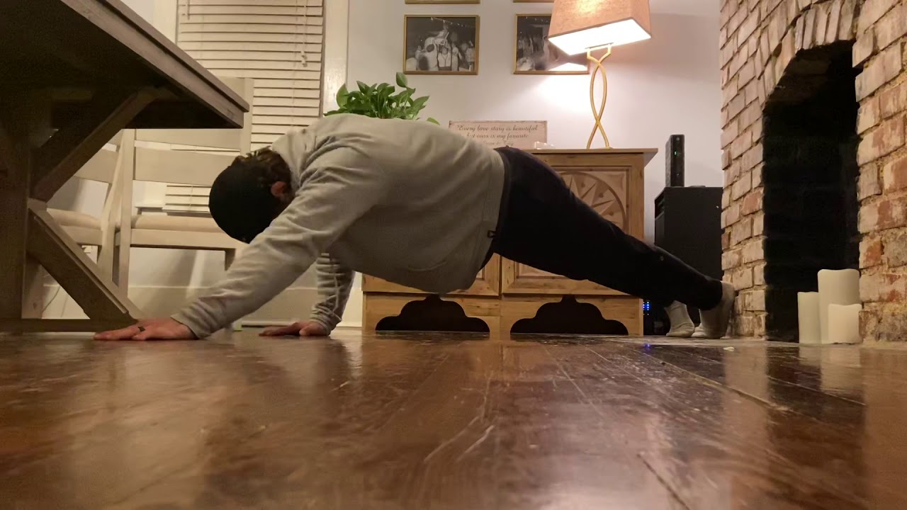 Reaching Extended Arm Plank Tricep Press - YouTube