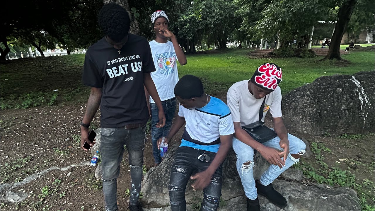 My first vlog (food review, Devon house vlog with da gang💫) D-A-W-K ...