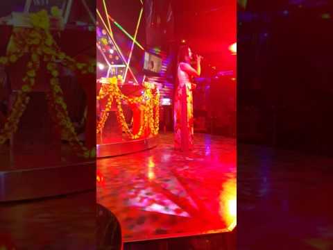 Duyen Phan live - DHL