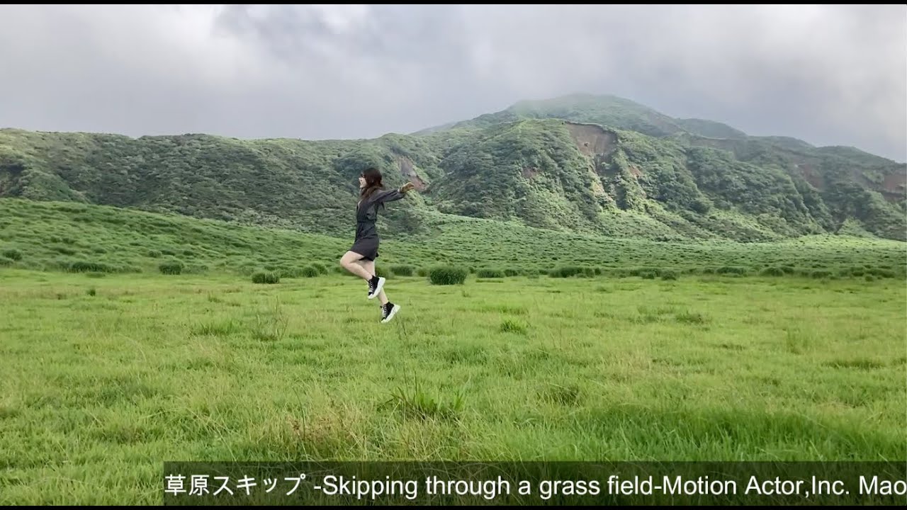 【MOVE】草原スキップ Skipping through a grass field Motion Actor,Inc. Mao 株式会社 ...
