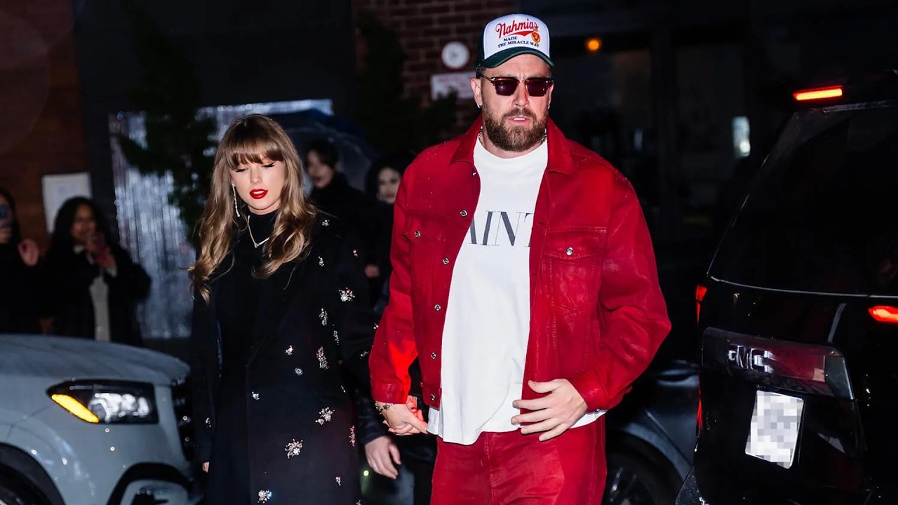 Taylor Swift Wore a $32,200 Grandpa Coded Accessory for a BFF's ...