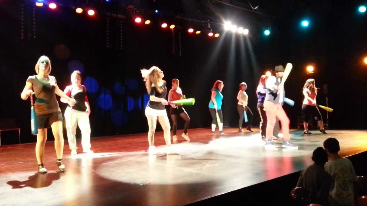 Julio Moré - Reggaeton - "Pitchea" - Gala Tout-Couleurs 2013 - YouTube