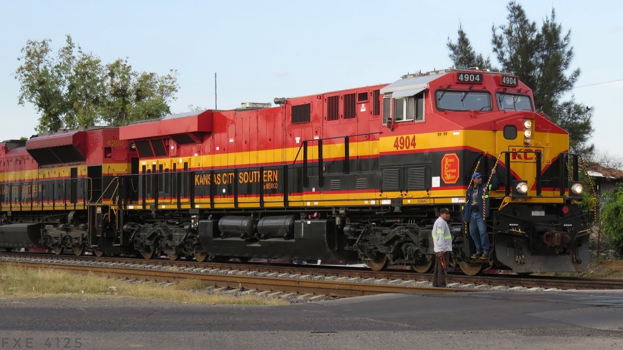 Brand New KCSM 4904 ES44AC - YouTube