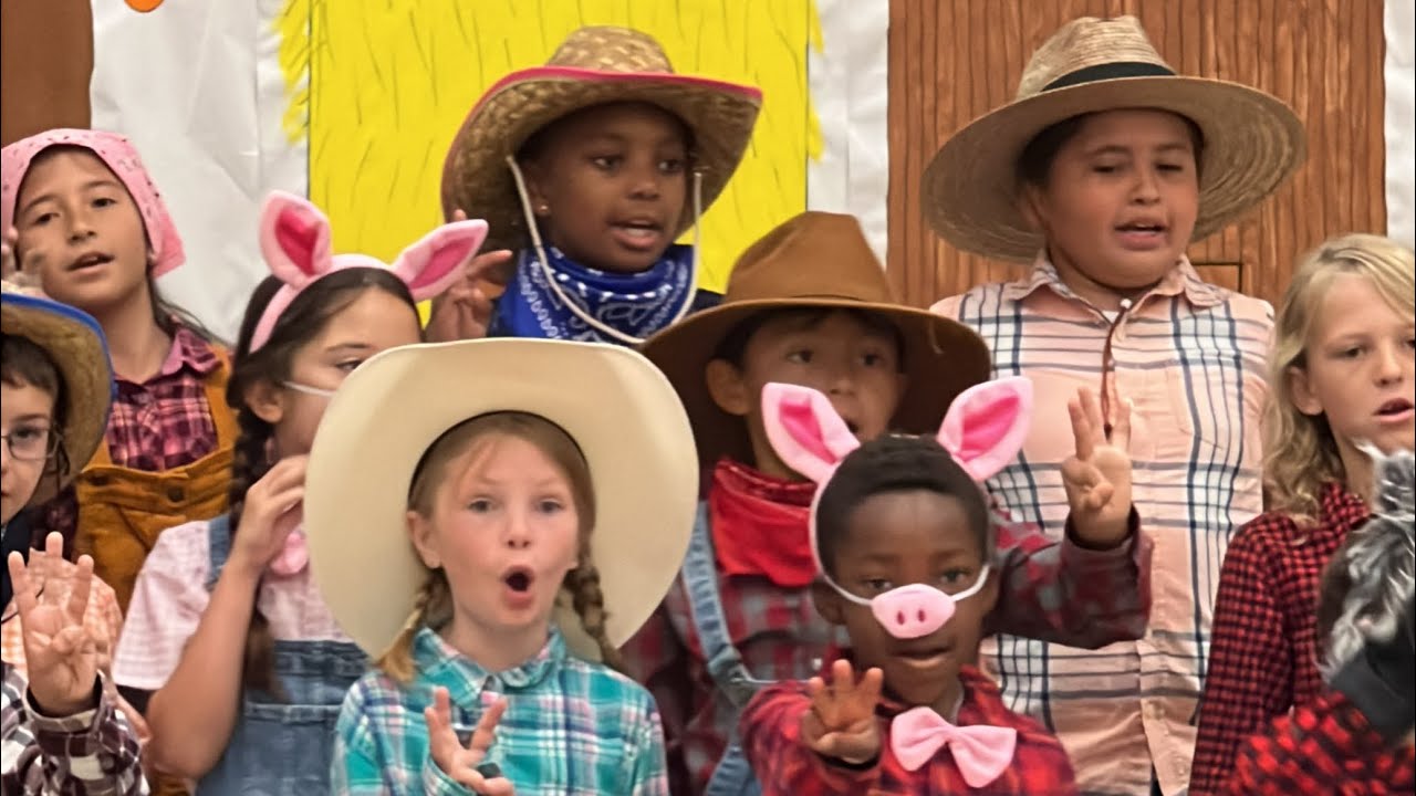 Three Piggy Opera - YouTube