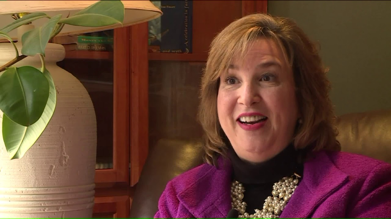 Musician`s harp playing provides calming therapy for those facing ...