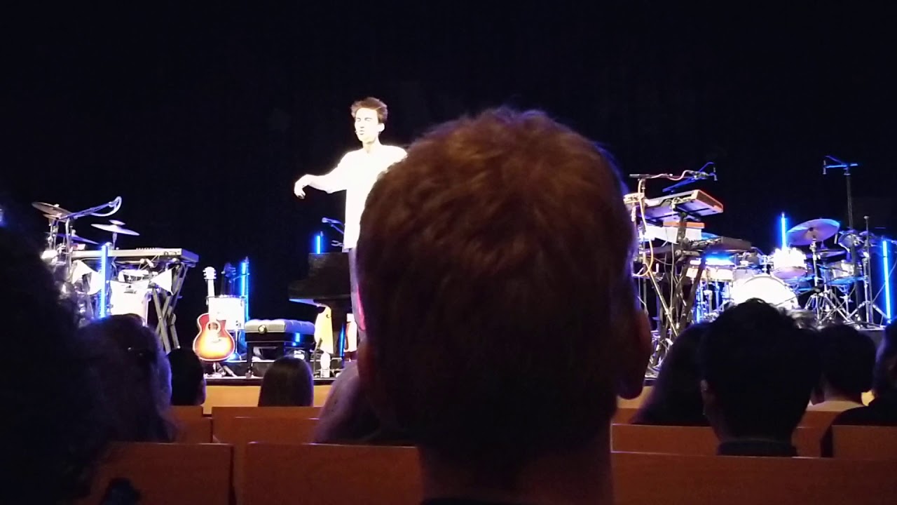 Jacob Collier conducts audience like a choir [Live at Melbourne Recital ...