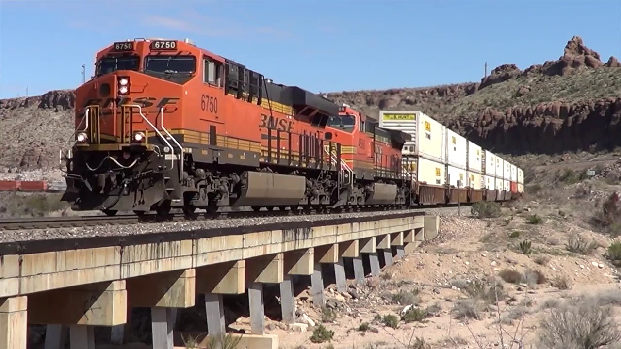 Fast Freight Trains on the BNSF Seligman Subdivision Arizona 2017 - YouTube