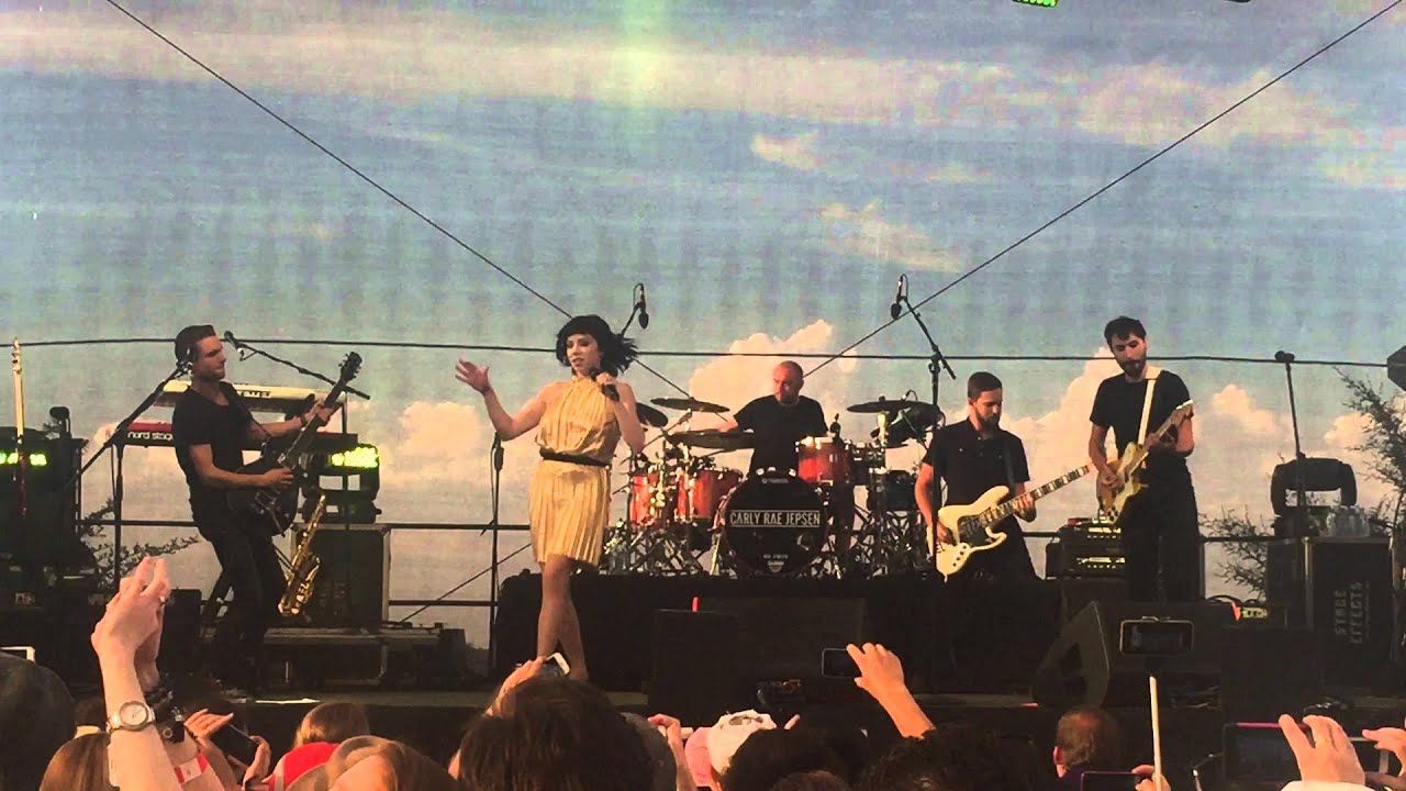 Carly Rae Jepsen - Good Time (Live in Pretoria) - YouTube