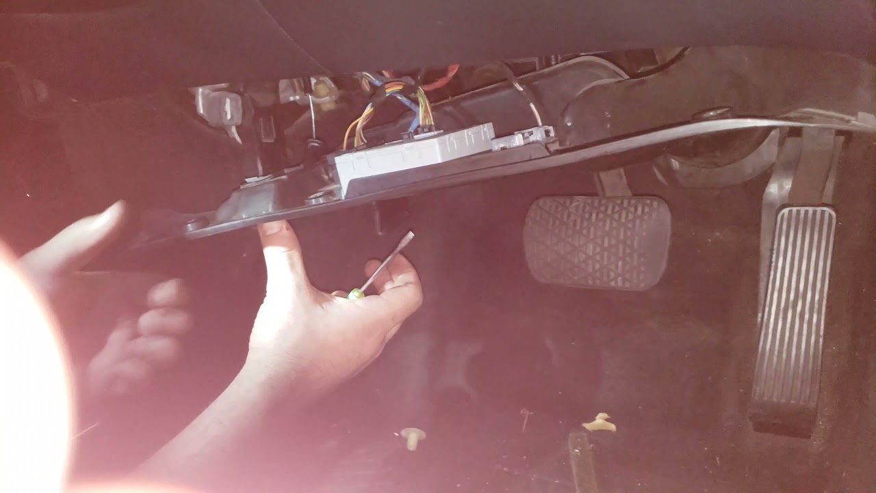 Mercedes-Benz CLS550 brake light switch replacement. ABS & cruise ...