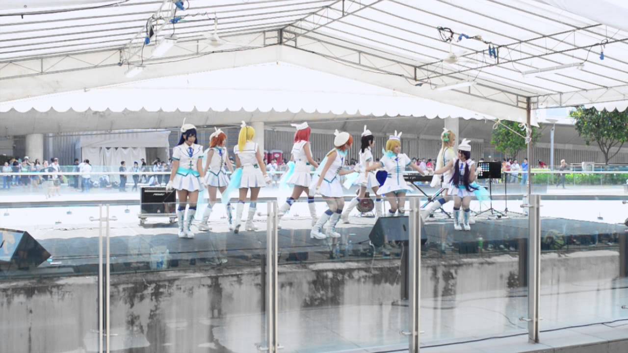 Cosplayers pose, perform, and get a suntan at Singapore's cosplay ...