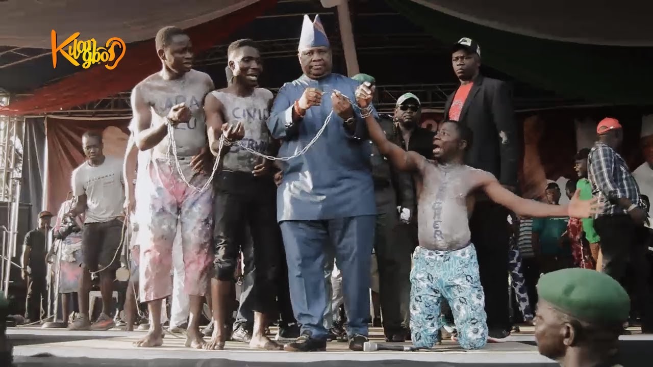 Davido's Uncle, Ademola Adeleke, Unlocks Crowd in the most savage way ...