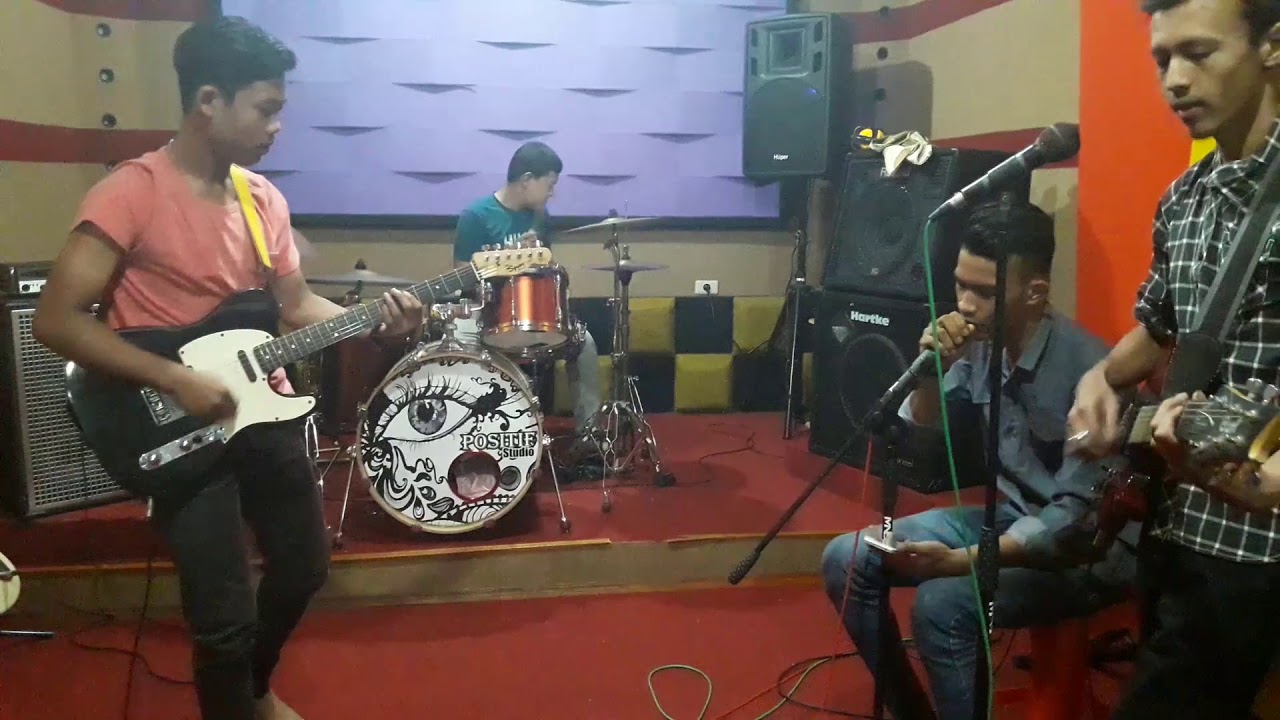 Melompat lebih tinggi (Stafa band) - YouTube