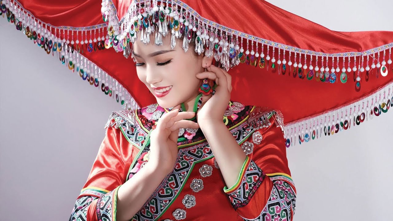 Txuj Nquam Toj Yeeb Faj 黄英踩山歌 - YouTube