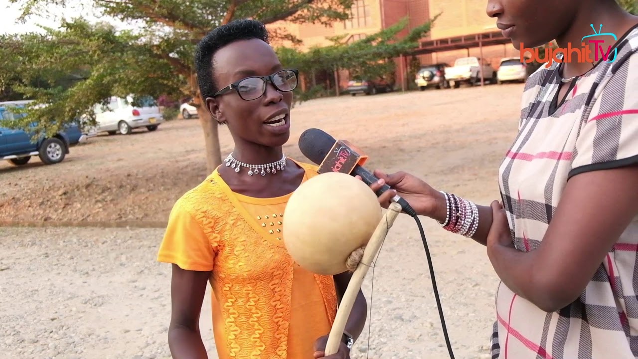 Umwana w'umukobwa avuza Umuduri n'ubuhinga budasanzwe - YouTube