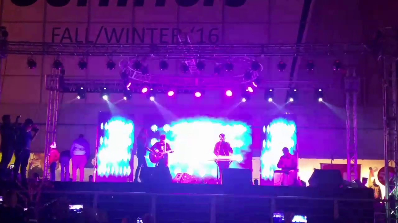 Aima baig live concert in Centaurus Mall New year 2017 - YouTube