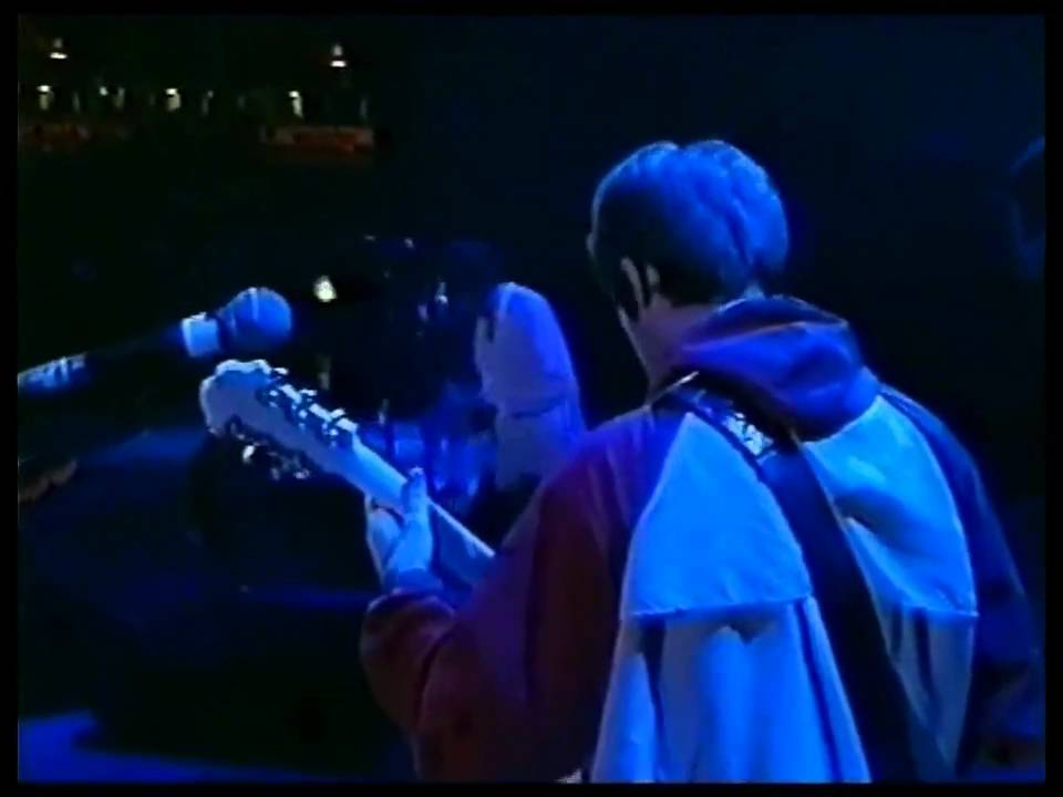 Oasis - Champagne Supernova Live - HD [High Quality] - YouTube