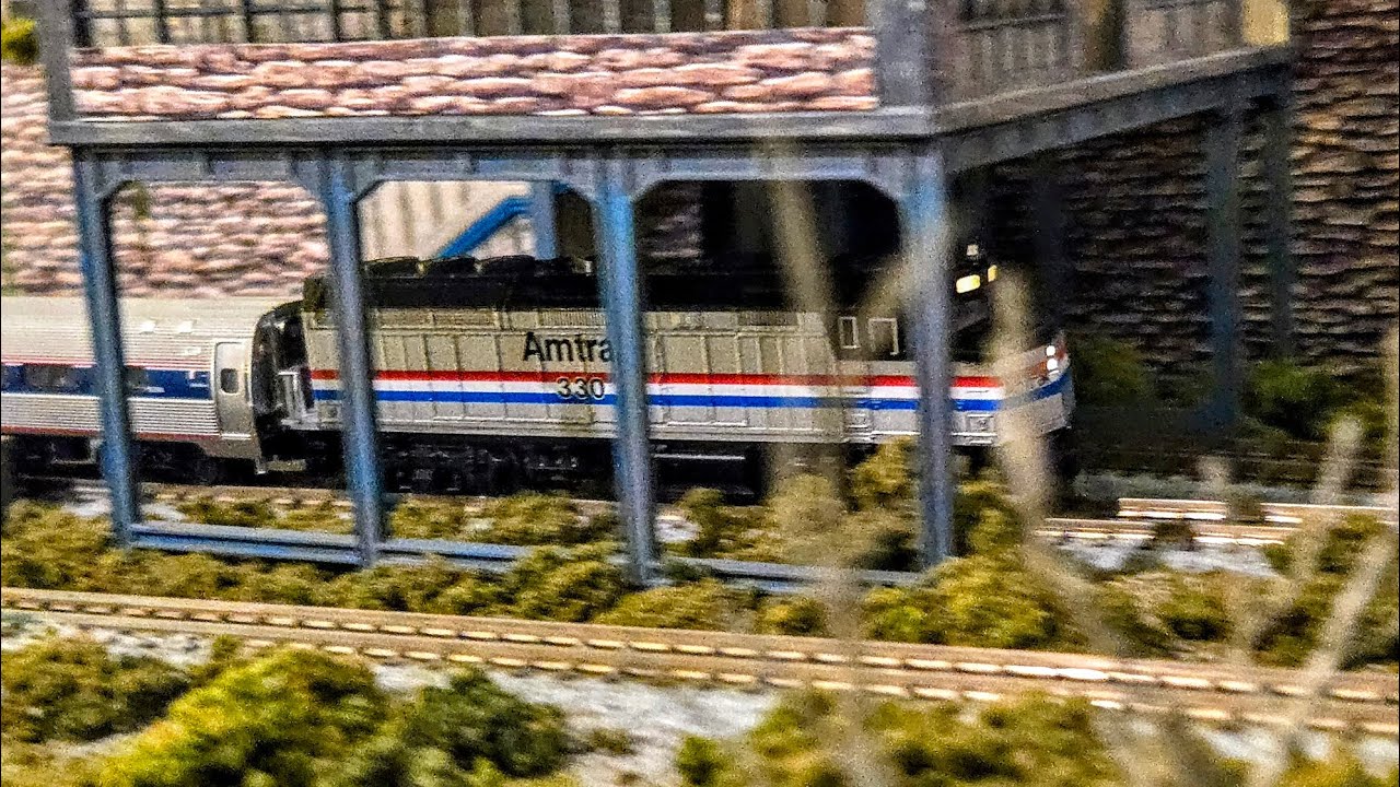 Amtrak push-pull w F40PH NPCU w MTA Metro-North action! N scale ...