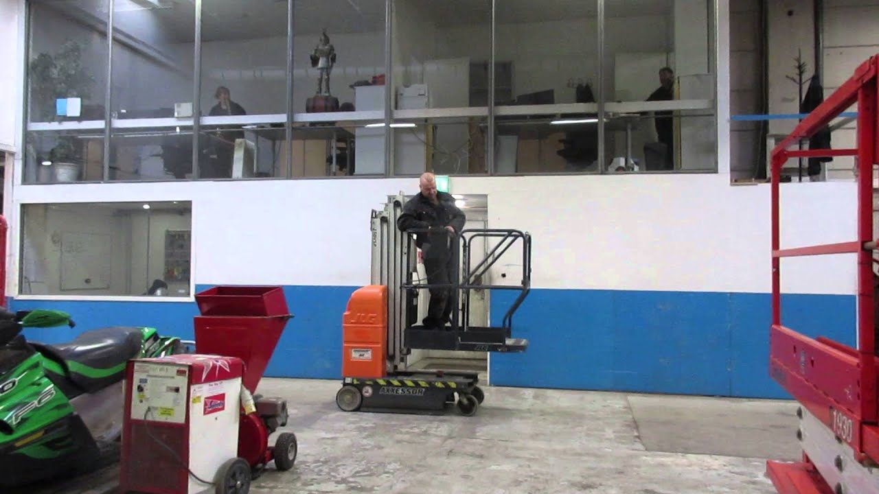JLG 15DVSP pylväsnostin 4.6m - YouTube