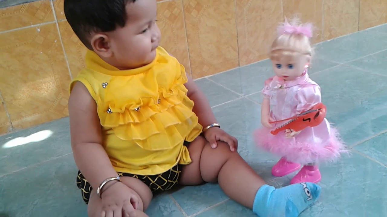 Baby keisha 😘 with boneka Barbie😘 - YouTube